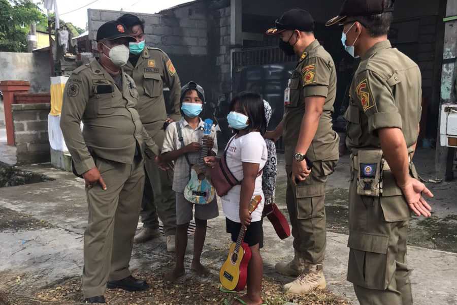 Pengamen Cilik "Menjamur" di Gianyar | BALIPOST.com
