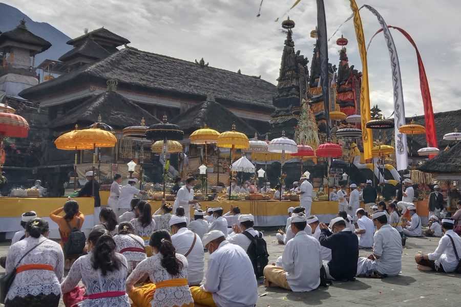 Karya Ida Bhatara Turun Kabeh di Pura Agung Besakih "Nyejer" 3 Minggu ...