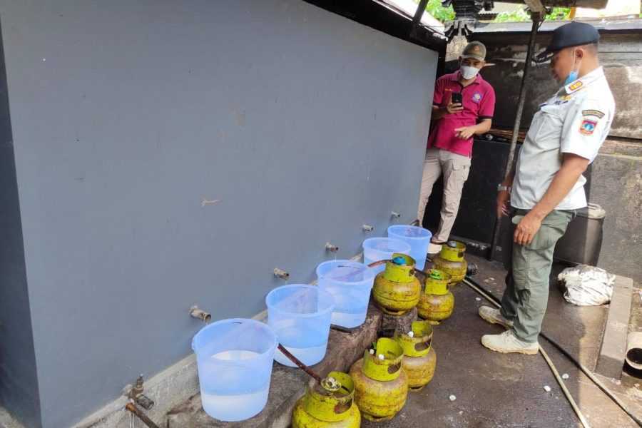 Satpol PP Tertibkan Produsen Arak Gula | BALIPOST.com