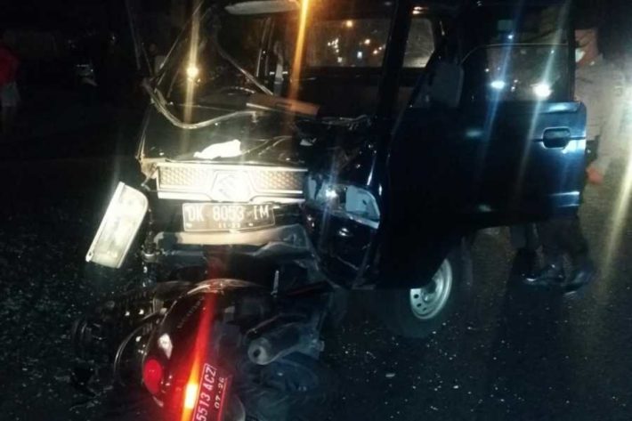 Tabrakan "Adu Jangkrik," Pemotor Tewas di TKP | BALIPOST.com