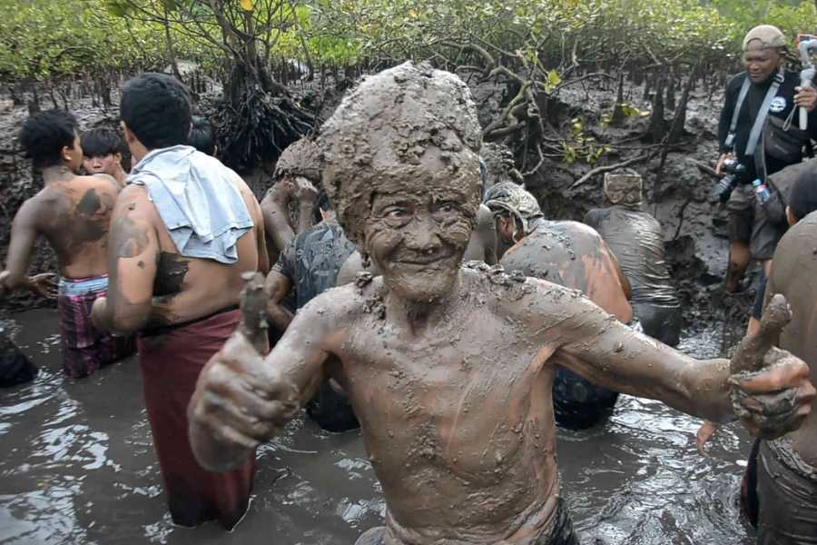 Dua Tahun Vakum, "Mebuug-buugan" di Kedonganan Digelar | BALIPOST.com