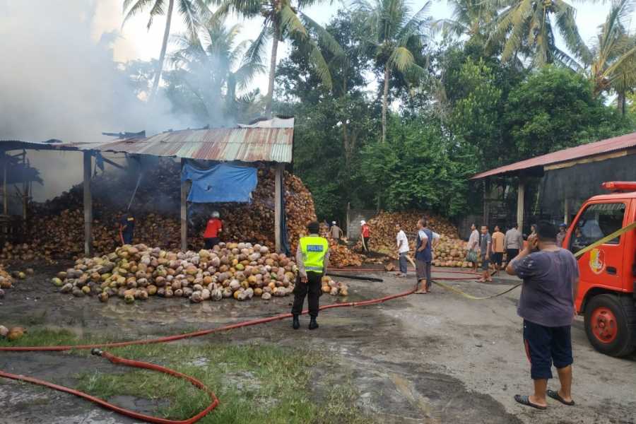 Gudang Pengolahan Kelapa di Pengulon Terbakar | BALIPOST.com