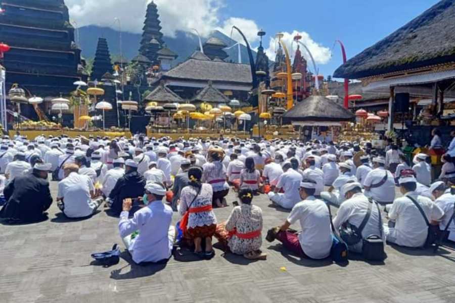 Puncak Karya IBTK di Pura Besakih Dipimpin 13 Sulinggih | BALIPOST.com