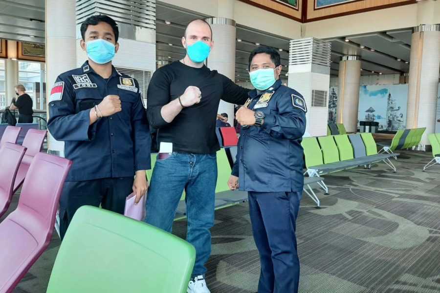 Setelah Divonis Ringan, Bule Prancis Pemilik Sabu dan Senpi Dideportasi ...