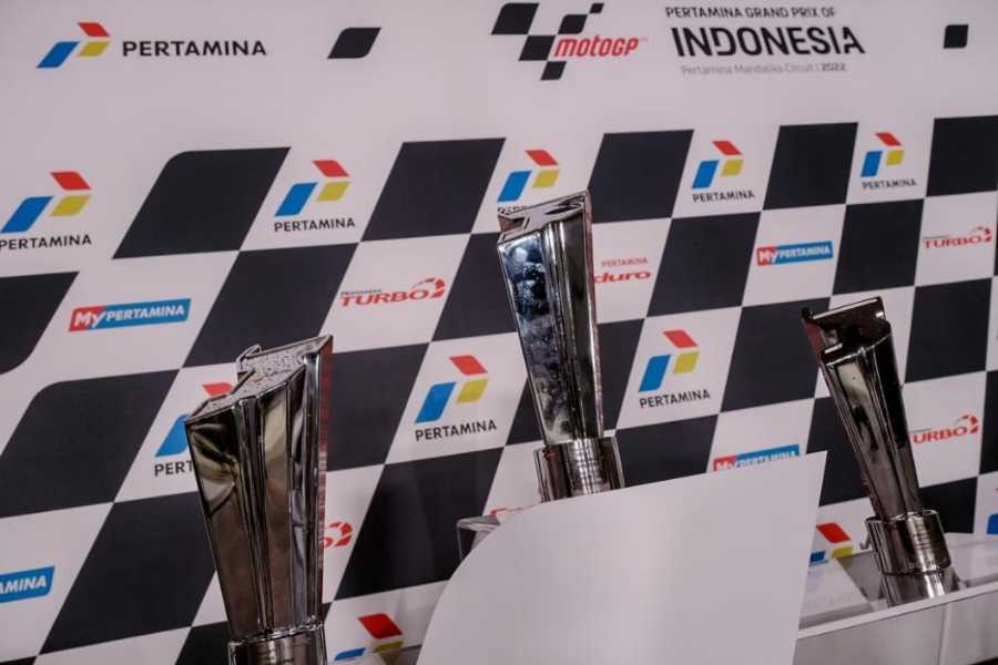 Terinspirasi Obor, Trofi Grand Prix Indonesia Dibuat Perajin Bali ...