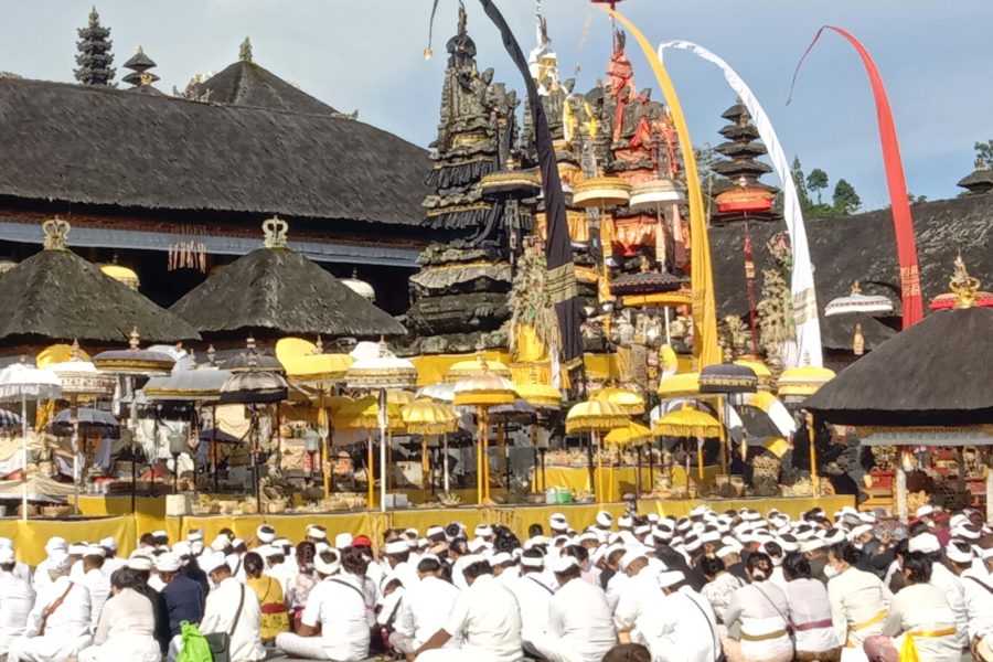 Karya IBTK di Pura Agung Besakih Kasineb | BALIPOST.com