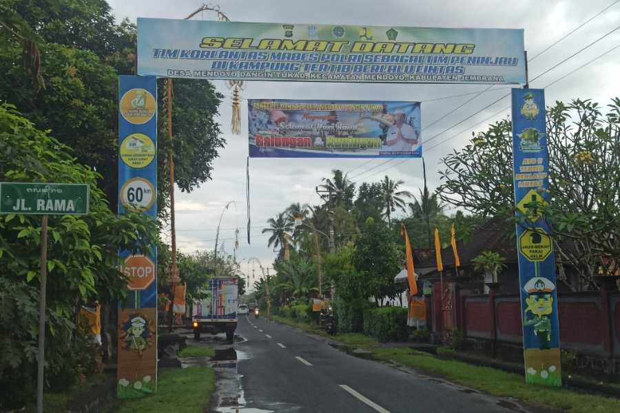 Desa Adat Mendoyo Dangin Tukad Ikut Sosialisasikan Tertib Lalu Lintas ...