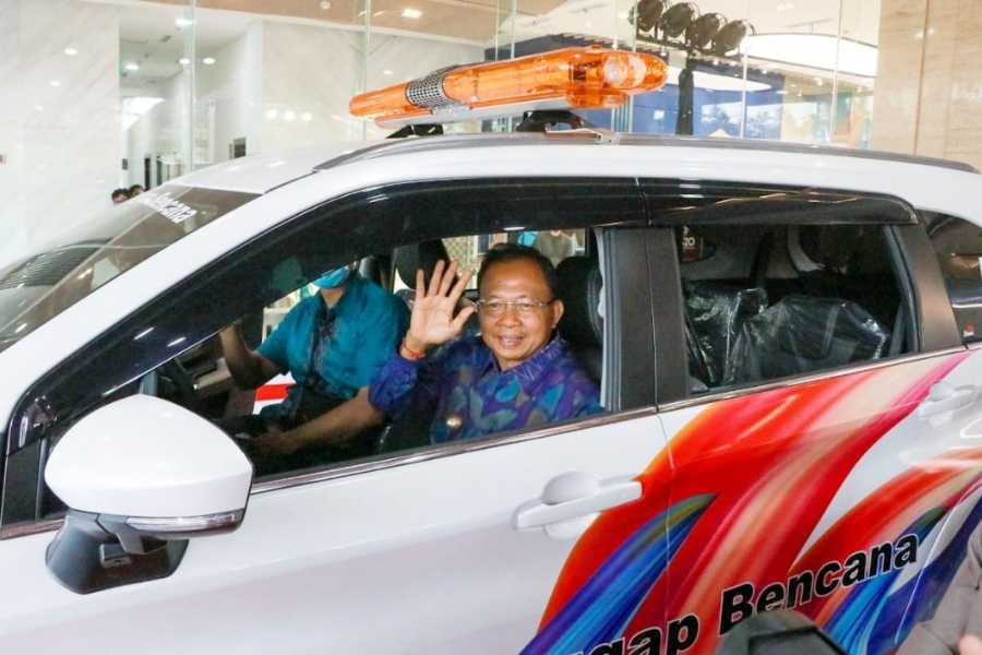 Gubernur Koster Fasilitasi CSR Mobil Operasional MDA dari Bank Mandiri ...