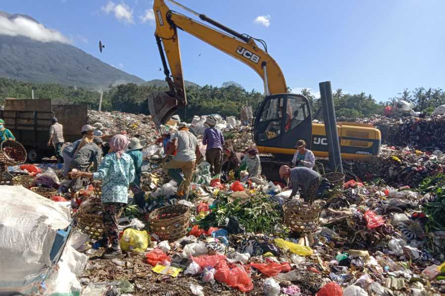 Overload, Bupati Batasi Desa Kirim Sampah Campuran Ke TPA Butus 1 | BALIPOST.com