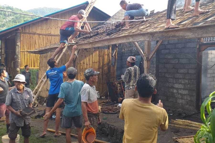 Rumah Warga Bunutan Terbakar, Kerugian Capai Ratusan Juta Rupiah | BALIPOST.com