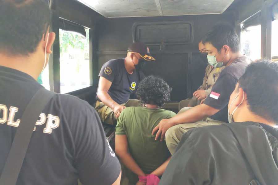 Saat Umanis Kuningan, ODGJ Ngamuk Ambil Udeng Pemangku | BALIPOST.com