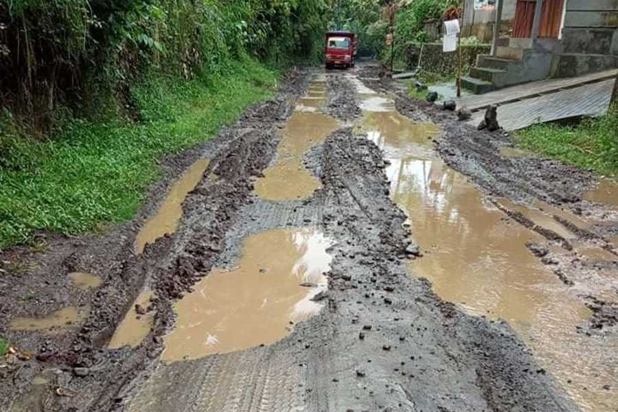 Ruas Jalan Hancur, Aparat Tak Mampu Hentikan Aktivitas Pengerukan Liar ...