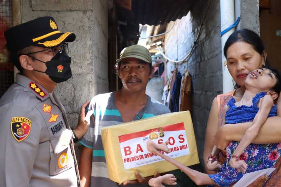 Bantu Warga Terdampak Kenaikan Bbm Polresta Bagikan Paket Sembako 1