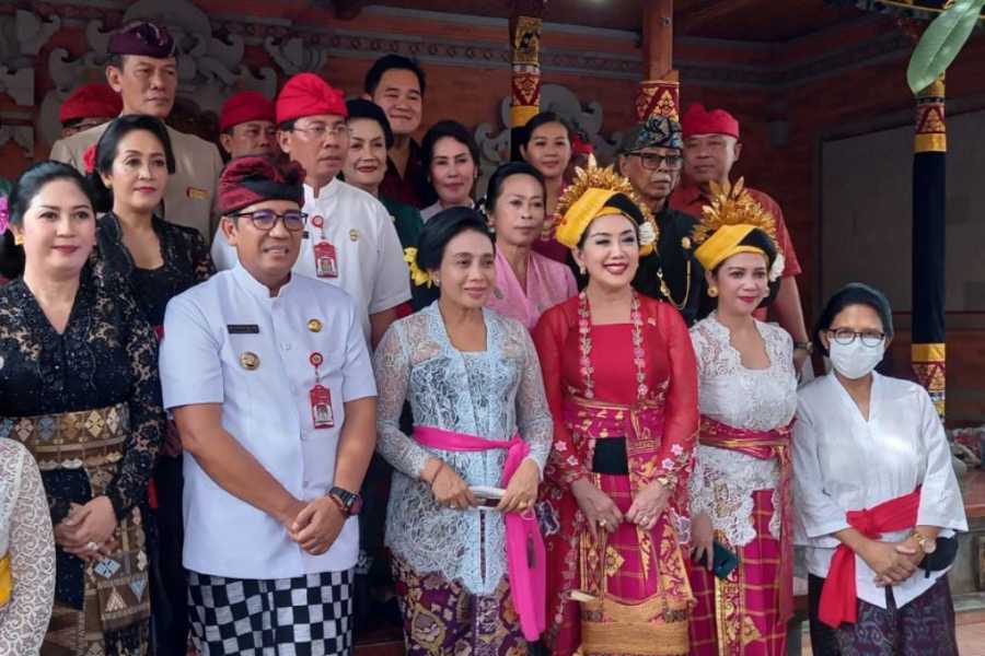 Menteri Bintang Ajak Bergerak Bersama Lestarikan Kebaya | BALIPOST.com