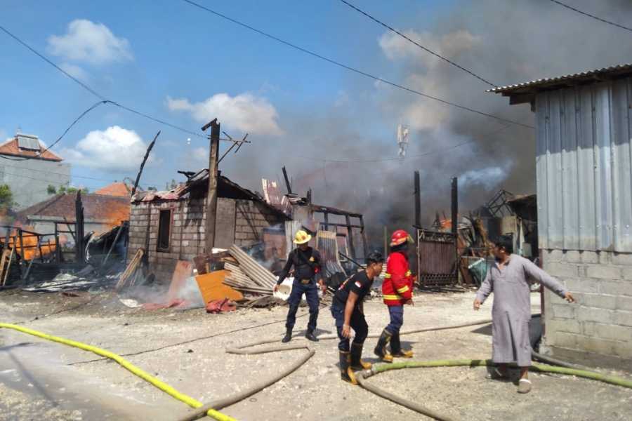 Warung hingga Gudang Elektronik Ludes Dilalap Si Jago Merah | BALIPOST.com
