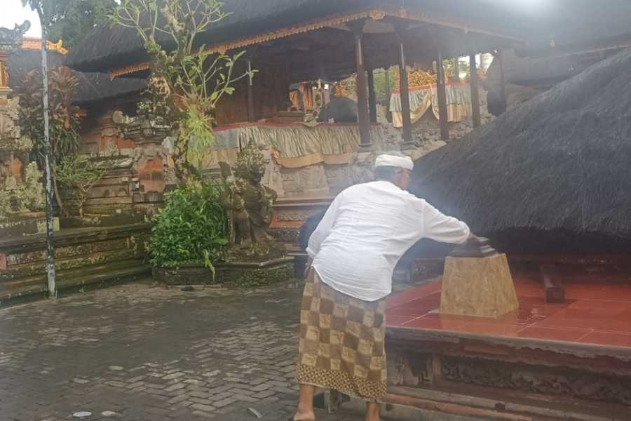 Bale Angklung di Pura Desa Ubud Roboh | BALIPOST.com