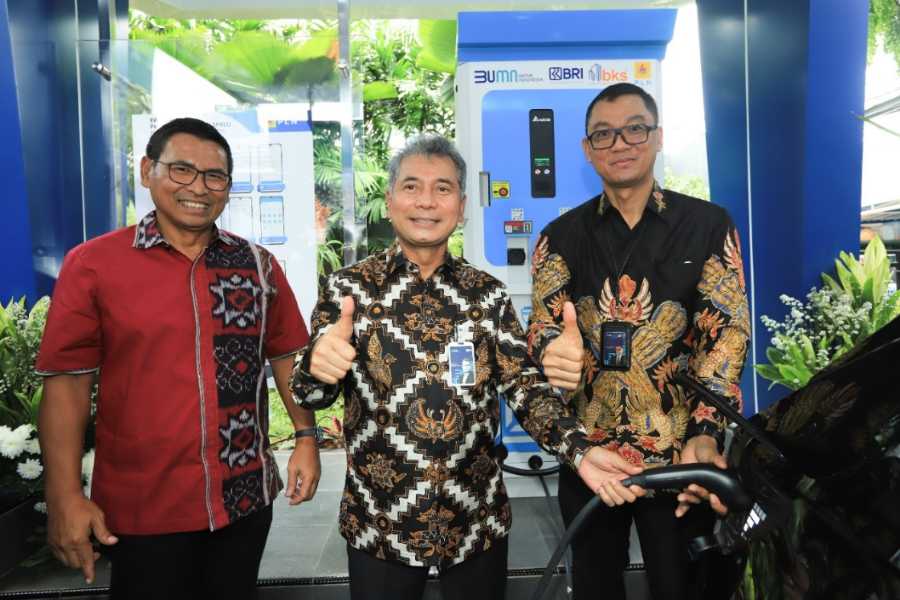 BRI bersama PLN Resmikan SPKLU di Jakarta | BALIPOST.com