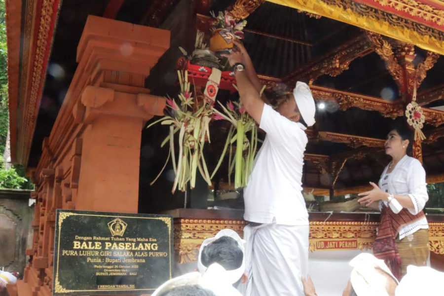 Bupati Jembrana Resmikan Bale Paselang Pura Luhur Giri Salaka Alas ...