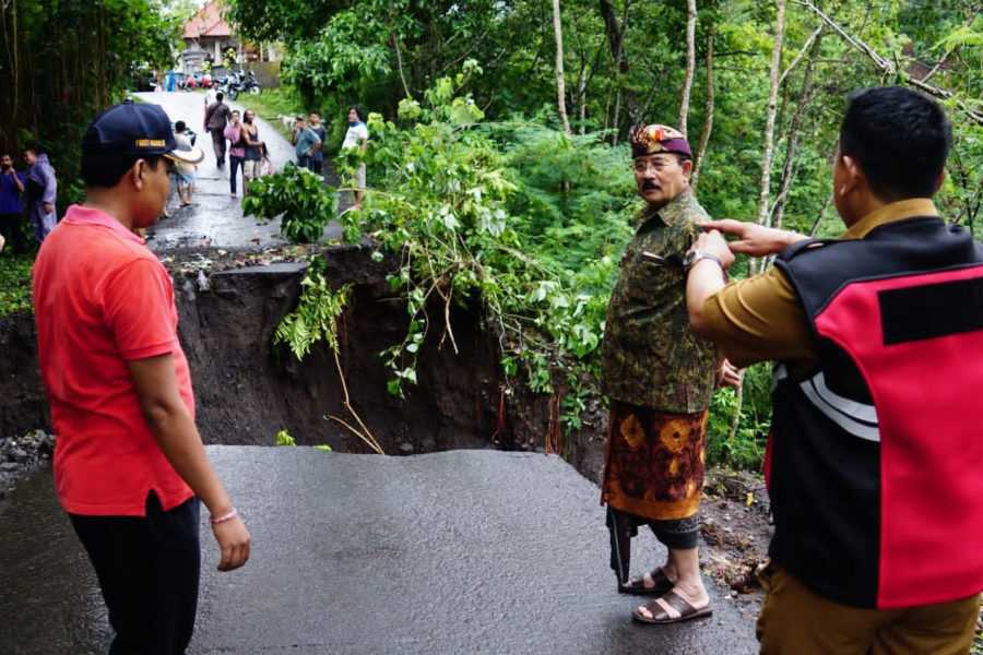 Karangasem Dikepung Bencana, Akses Jalan Putus hingga Korban Jiwa | BALIPOST.com