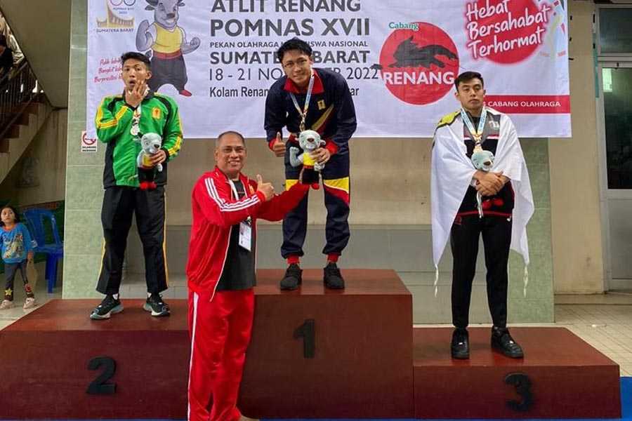 Pande Iron Sabet 2 Emas di Pomnas di Padang | BALIPOST.com