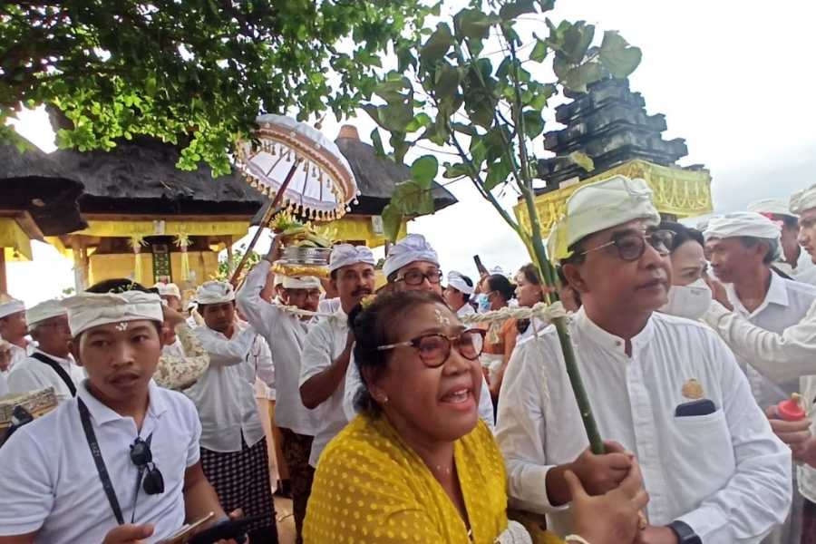 Pascakebakaran Pelinggih Utama, "Guru Piduka" Digelar di Pura Uluwatu ...