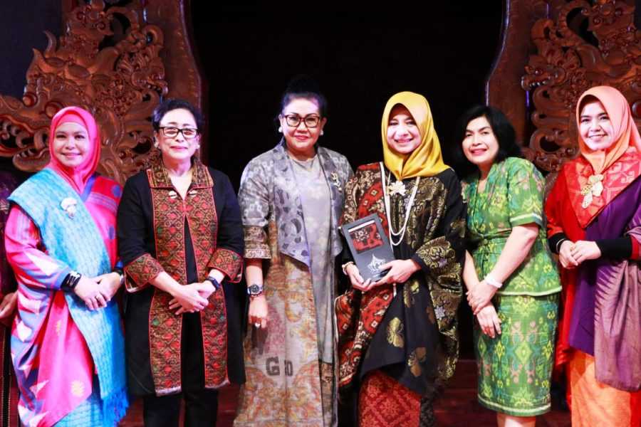 Putri Suastini Koster Buka Pameran IKM Bali Bangkit IX | BALIPOST.com