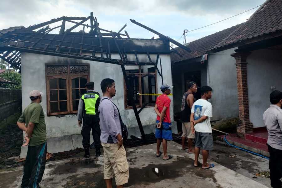 Diduga Korsleting, Kebakaran Rumah Sebabkan Kerugian Seratus Juta | BALIPOST.com
