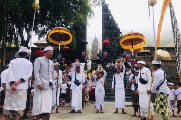 Ida Sesuhunan Pura Kawitan Pasek Kayuan Pusat “Makening” di Yeh Kemulan ...