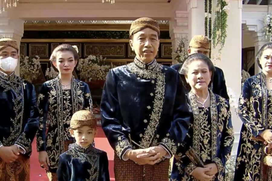 "Ngunduh Mantu," Jokowi Sekeluarga Tampil Klasik | BALIPOST.com