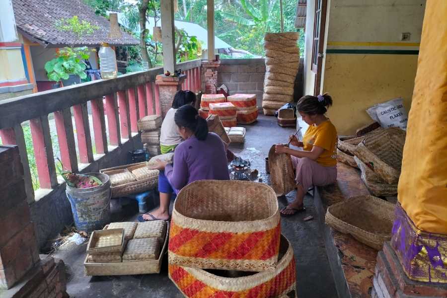 Anyaman Bambu Motif Batik Diminati, Perajin Kesulitan Bahan Baku 1 ... Anyaman Bambu Motif Batik Diminati, Perajin Kesulitan Bahan Baku 1 ...