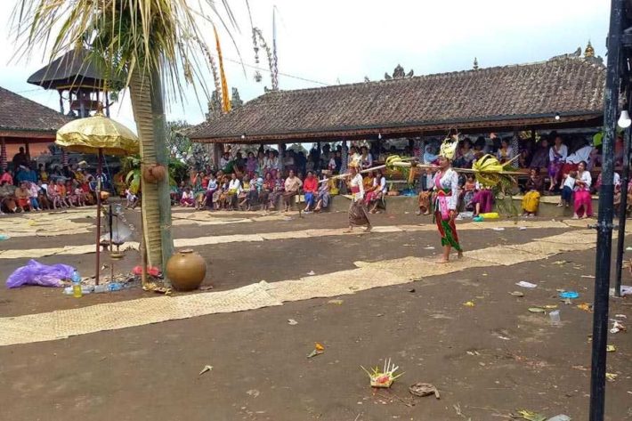 Desa Adat Manikliyu Rayakan Galungan “Mabunga” | BALIPOST.com