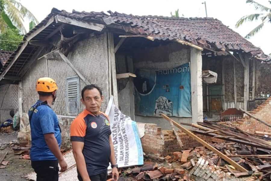 Dua Rumah Roboh ditangani BPBD | BALIPOST.com