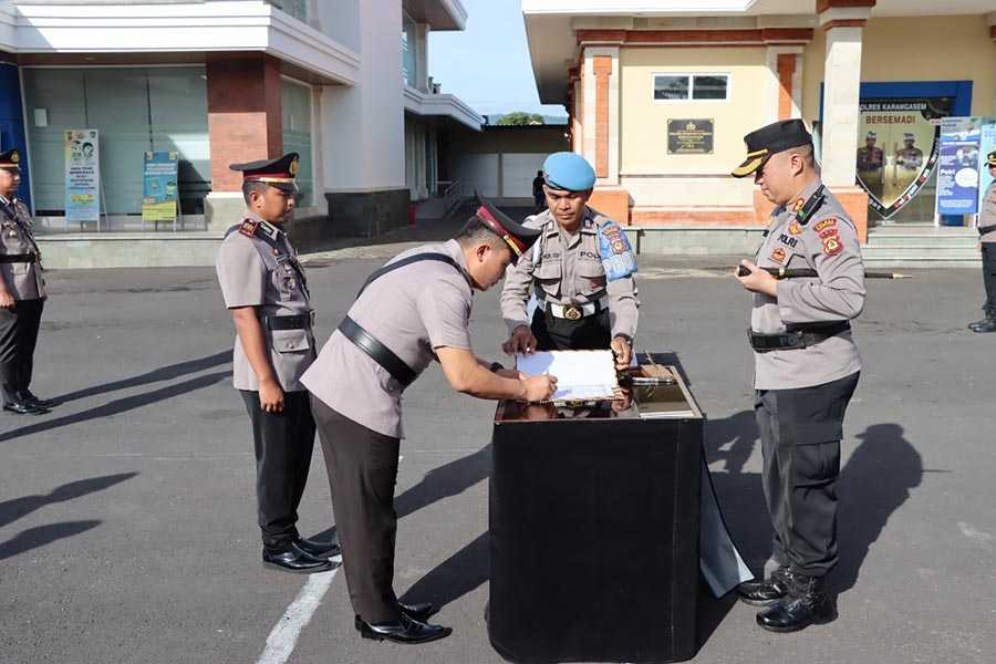 Sejumlah Anggota Polres Karangasem Dimutasi