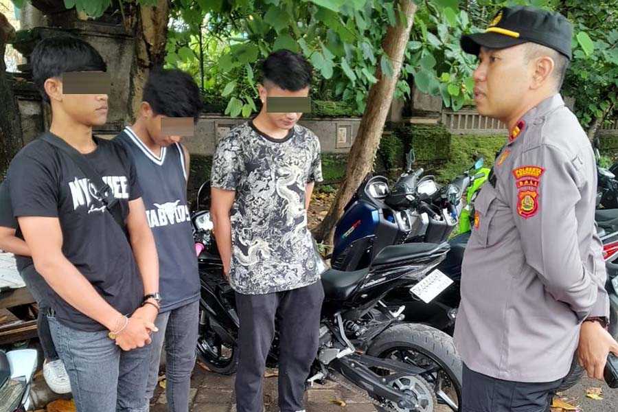 Dilarang Bawa Motor Knalpot Brong, Sejumlah Pelajar SMA Dibina | BALIPOST.com