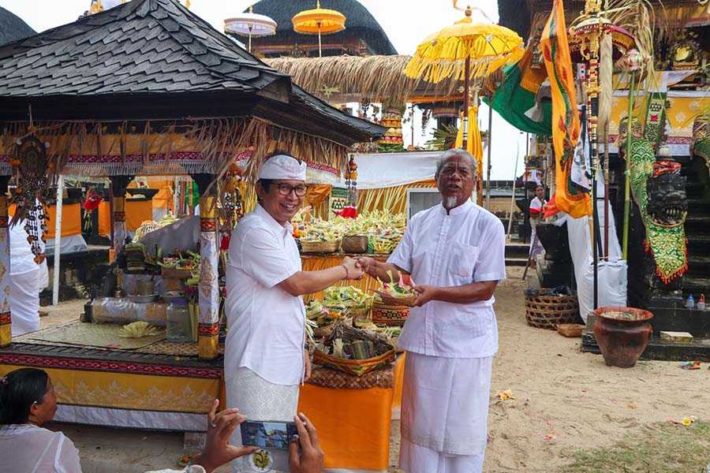 Desa Adat Kutuh Gelar Pujawali di Pura Dhang Kahyangan Gunung Payung ...