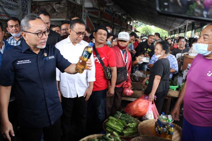 Kunjungi Pasar Kereneng, Mendag Cek Harga Bahan Pokok | BALIPOST.com