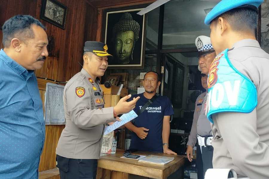 WNA Ugal-ugalan Naik Sepeda Motor, Usaha Rental Disambangi Kapolsek ...