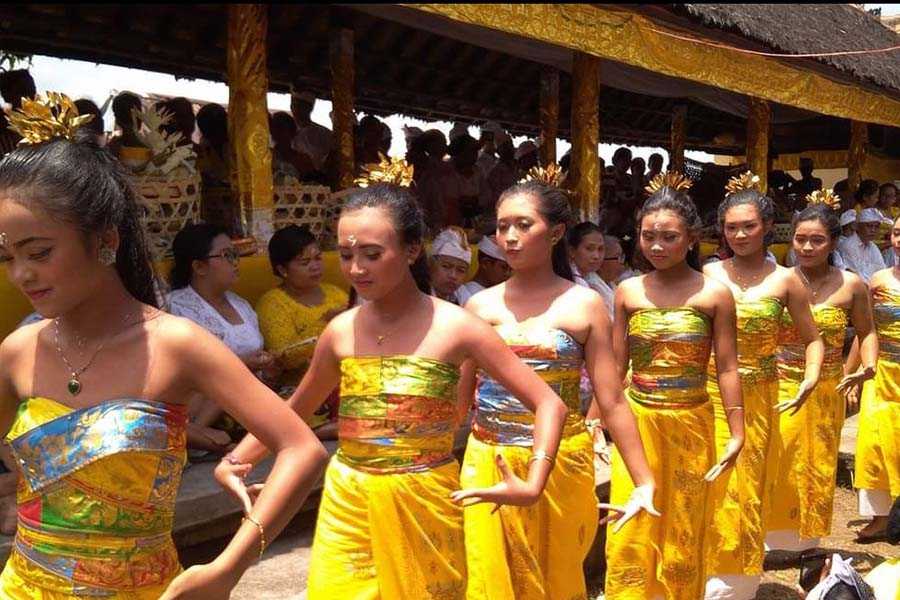 Desa Adat Mayong Lestarikan Tari Rejang | BALIPOST.com
