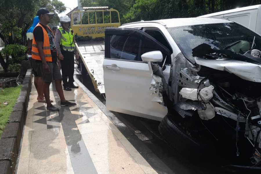 Mobil Tabrak Mobil di Kuta, Diduga Sopir Mengantuk | BALIPOST.com