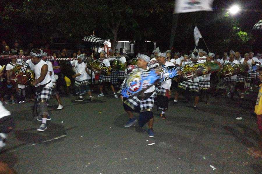 Tradisi Tektekan Desa Adat Kediri Netralisir “Wewidangan” Desa ...