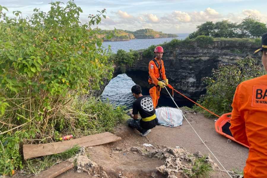 Usai Berfoto di Broken Beach, WN India Tewas Jatuh dari Tebing | BALIPOST.com