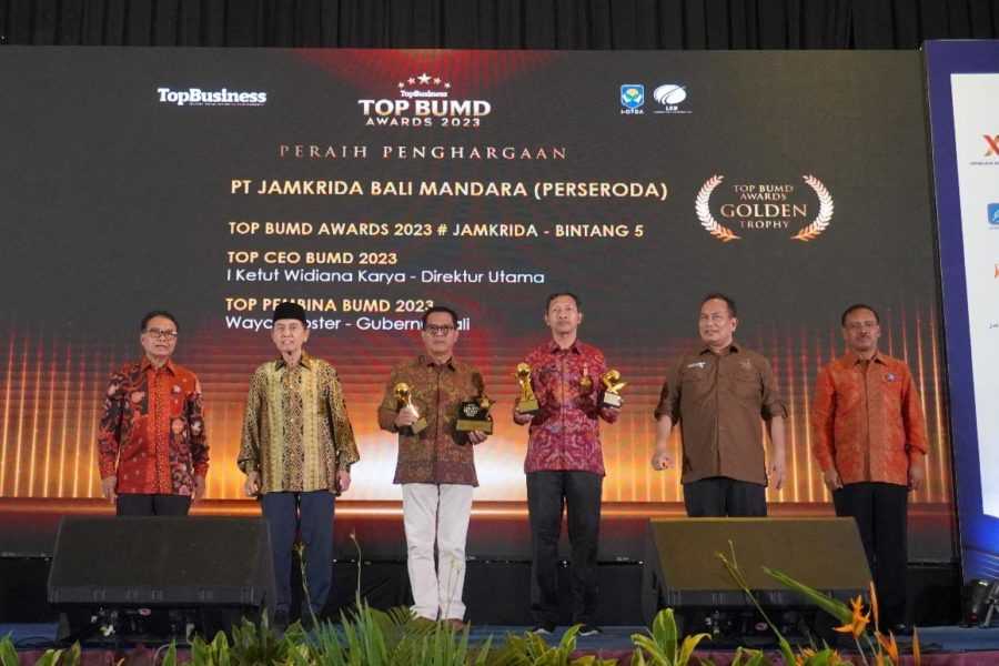 Gubernur Koster Didaulat TOP Pembina BUMD 2023 | BALIPOST.com