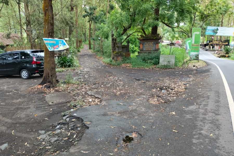 Jalan ke Pura Tampurhyang Rusak Berat | BALIPOST.com