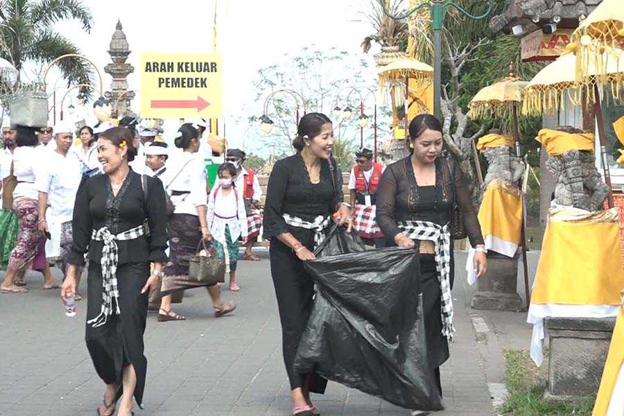 Pakis MDA Bali “Mareresik” di Kawasan Suci Besakih | BALIPOST.com