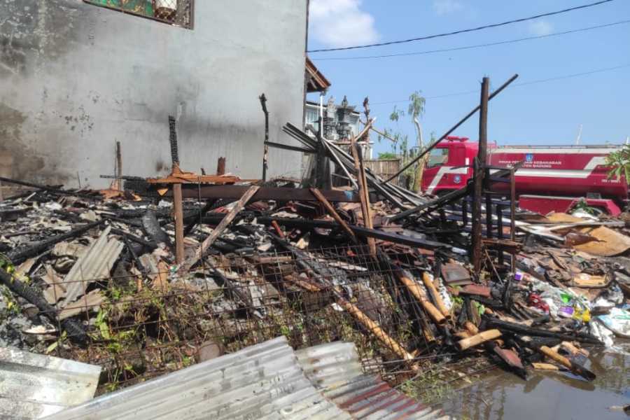 Bedeng Proyek Ludes, Dua Motor Terbakar 1 | BALIPOST.com