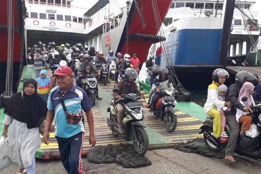 Arus Balik Lebaran, Sudah Setengah Juta Orang Masuk Lewat Gilimanuk | BALIPOST.com