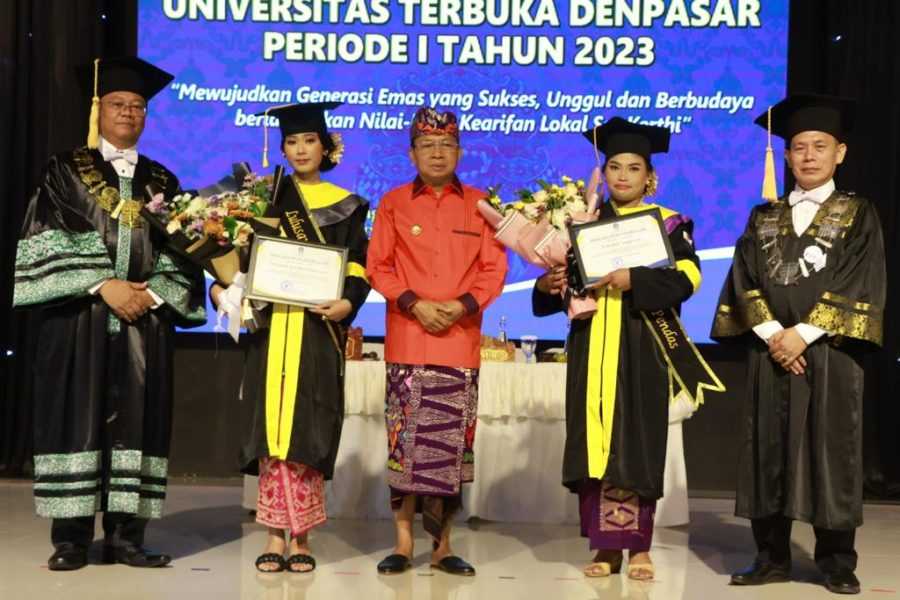 Tingkatkan Ekonomi Bali, Ratusan Wisudawan di UT "Applause" Gubernur ...