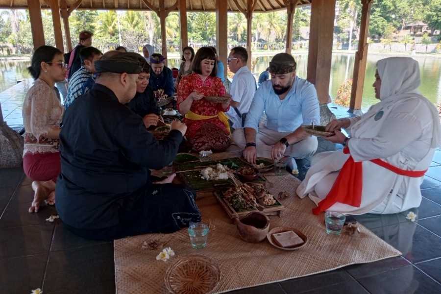 Tradisi Megibung, Simbol Kebersamaan dan Solidaritas | BALIPOST.com