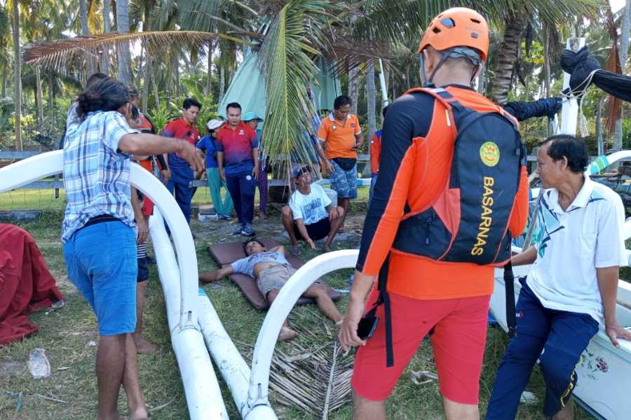 Diseret Ombak, Pemancing Diselamatkan Nelayan | BALIPOST.com