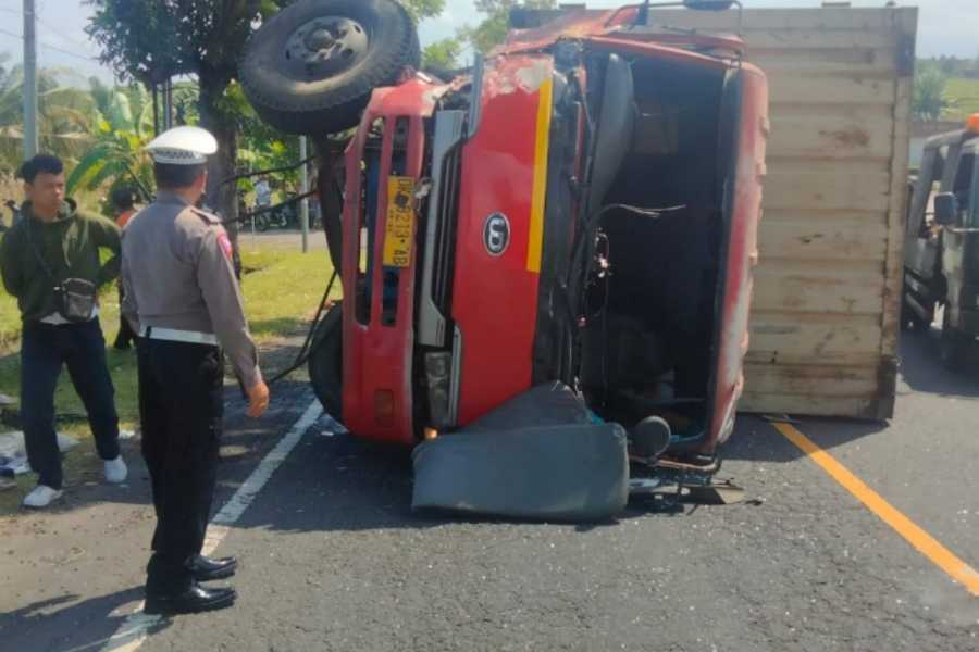 Truk Tabrak Pickup, Pengemudi Tewas | BALIPOST.com